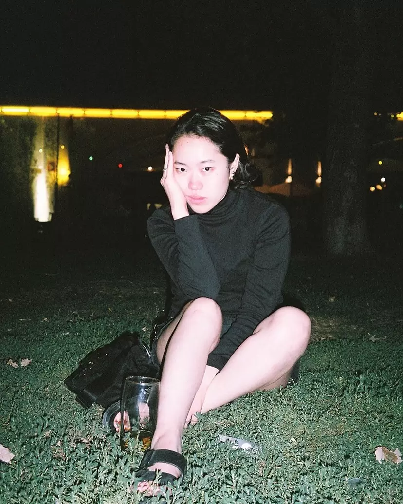 蟹拾い by 石原 海 | 現代アートの販売・通販 | ArtSticker