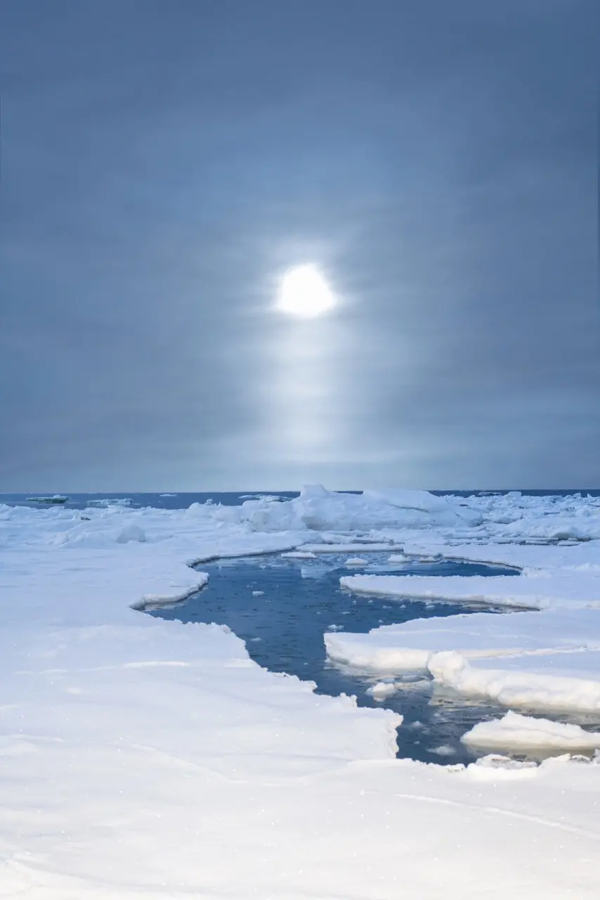 Drift Ice #2 by 遠藤文香 | 現代アートの販売・通販 | ArtSticker